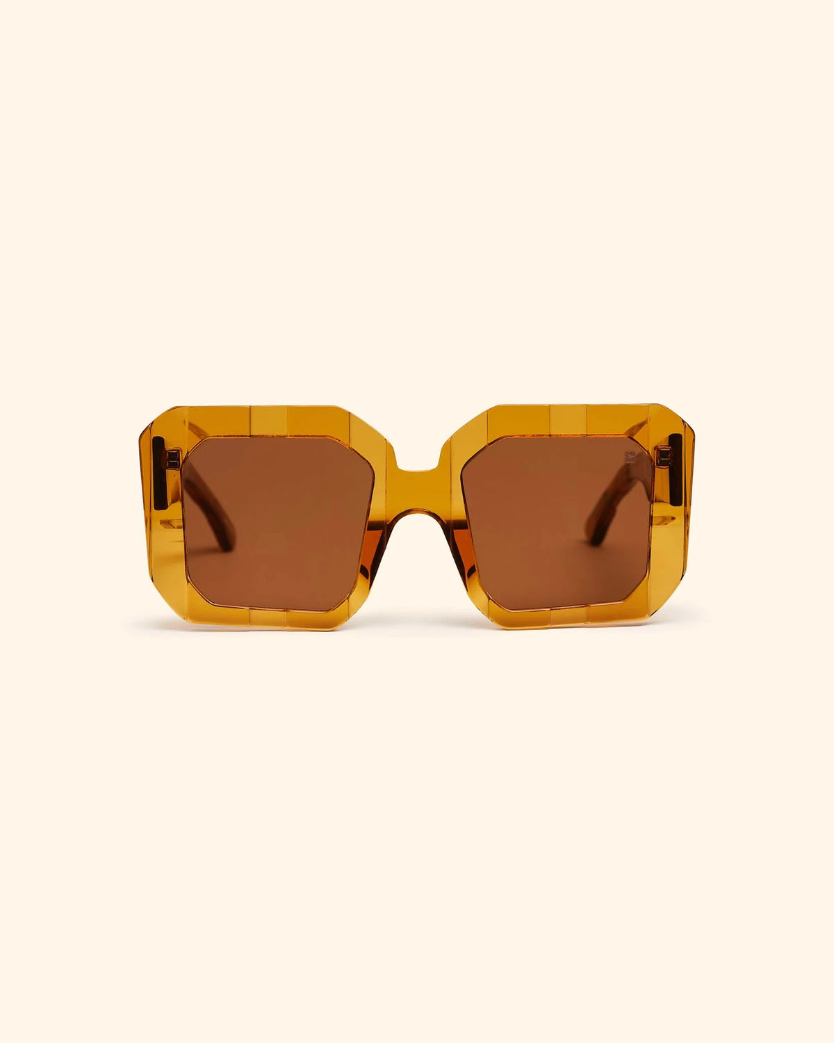 LISA– EYEWEAR LOVE AFFAIR